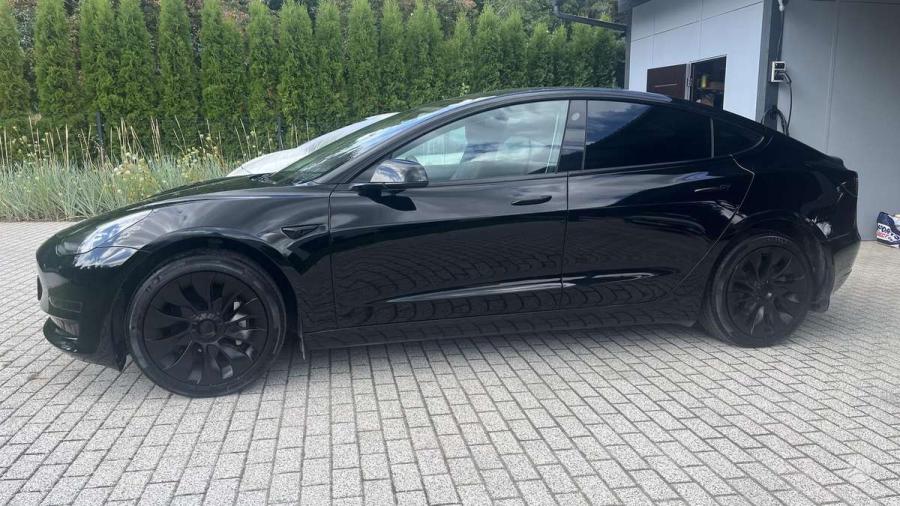 Black Tesla Model 3 2023 in Vilnius, with an engine capacity of 0.00 L and mileage of 50 thousand km for 23900 €, photo 3 on AUTOMOTO.COM.LV