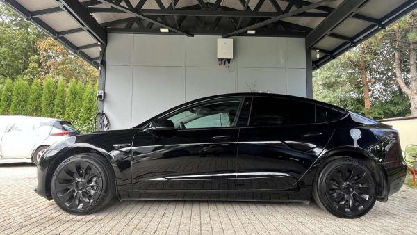 Black Tesla Model 3 2023 in Vilnius, with an engine capacity of 0.00 L and mileage of 50 thousand km for 23900 €, photo 3 on AUTOMOTO.COM.LV