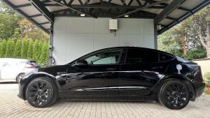 Black Tesla Model 3 2023 in Vilnius, with an engine capacity of 0.00 L and mileage of 50 thousand km for 23900 €, photo 4 on AUTOMOTO.COM.LV