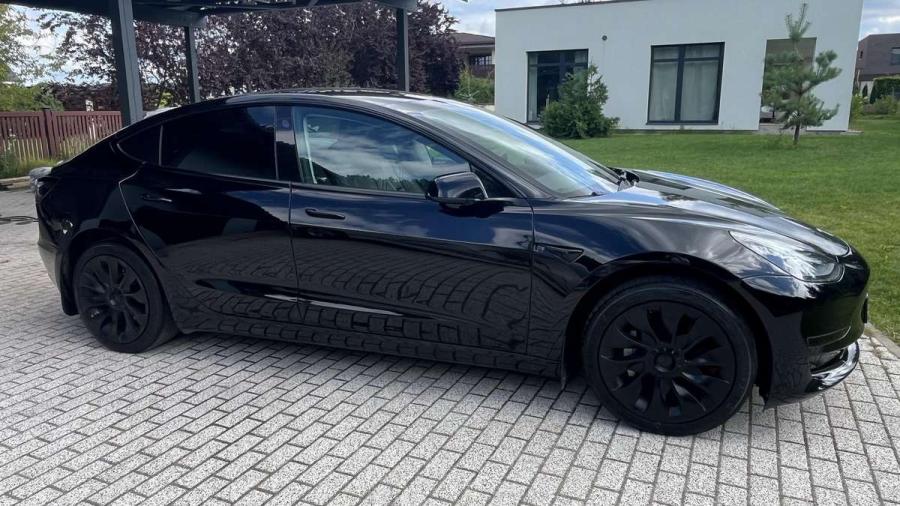 Black Tesla Model 3 2023 in Vilnius, with an engine capacity of 0.00 L and mileage of 50 thousand km for 23900 €, photo 5 on AUTOMOTO.COM.LV