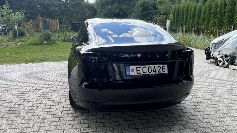 Black Tesla Model 3 2023 in Vilnius, with an engine capacity of 0.00 L and mileage of 50 thousand km for 23900 €, photo 8 on AUTOMOTO.COM.LV