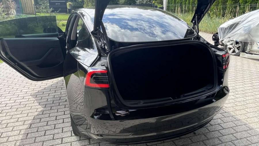 Black Tesla Model 3 2023 in Vilnius, with an engine capacity of 0.00 L and mileage of 50 thousand km for 23900 €, photo 11 on AUTOMOTO.COM.LV