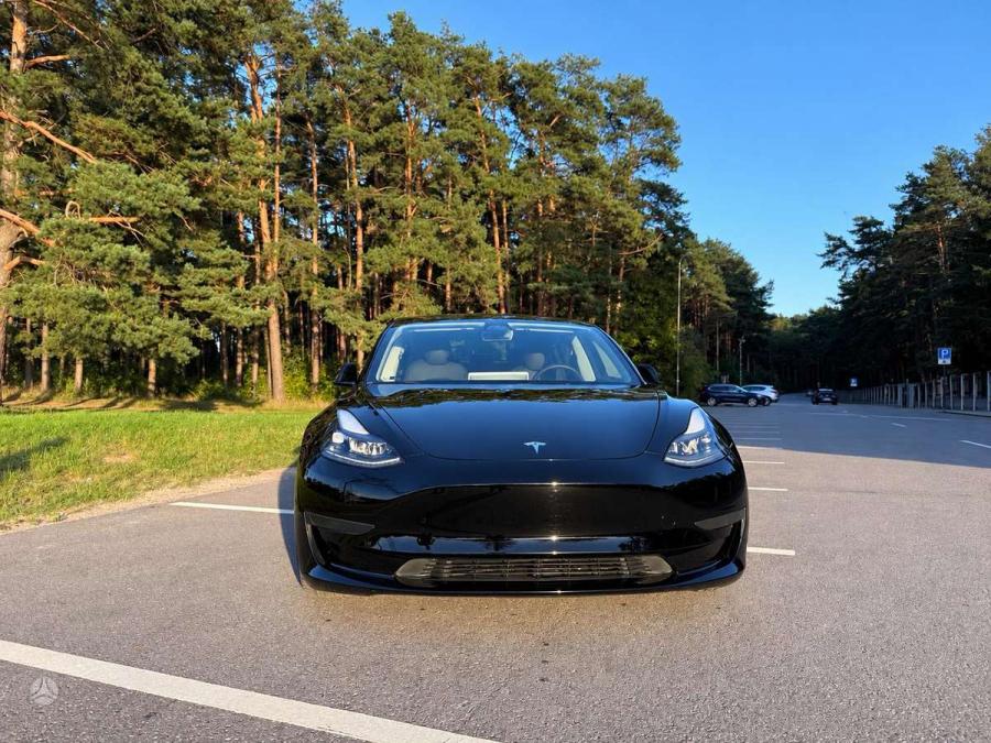 Melns Tesla Model 3 2023 Kauņa, ar dzinēja tilpumu 0.00 L un nobraukumu 24 tūkst. km par 26000 €, foto 3 vietnē AUTOMOTO.COM.LV
