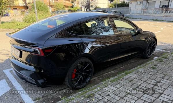 Melns Tesla Model 3 2024 Pērnava, ar dzinēja tilpumu 0.00 L un nobraukumu 54 tūkst. km par 48990 €, foto 3 vietnē AUTOMOTO.COM.LV