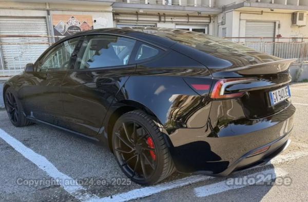Black Tesla Model 3 2024 in Parnu, with an engine capacity of 0.00 L and mileage of 54 thousand km for 48990 €, photo 4 on AUTOMOTO.COM.LV