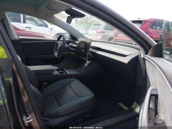 Black Tesla Model 3 2024 in Klaipeda, with an engine capacity of 0.00 L and mileage of 37 thousand km for 20125 €, photo 5 on AUTOMOTO.COM.LV