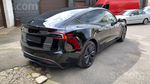 Melns Tesla Model 3 2024 Rīga, ar dzinēja tilpumu 0.00 L un nobraukumu 21 tūkst. km par 41500 €, foto 2 vietnē AUTOMOTO.COM.LV