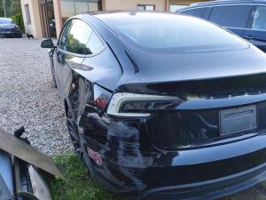 Black Tesla Model 3 2024 in Kaunas, with an engine capacity of 0.00 L and mileage of 31 thousand km for 13200 €, photo 6 on AUTOMOTO.COM.LV