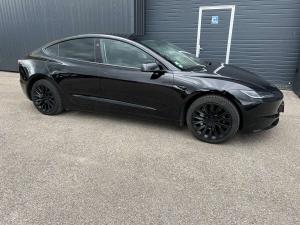 Black Tesla Model 3 2025 in Alytus, with an engine capacity of 0.00 L and mileage of 116 thousand km for 17950 €, photo 4 on AUTOMOTO.COM.LV
