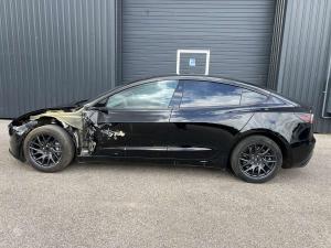 Black Tesla Model 3 2025 in Alytus, with an engine capacity of 0.00 L and mileage of 116 thousand km for 17950 €, photo 11 on AUTOMOTO.COM.LV