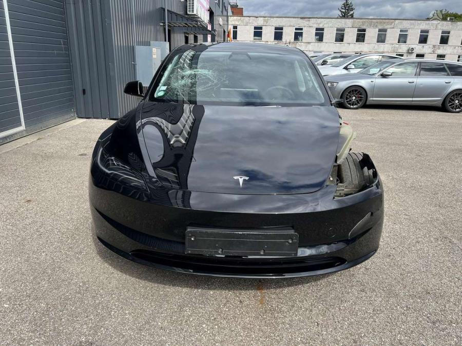 Black Tesla Model 3 2025 in Alytus, with an engine capacity of 0.00 L and mileage of 116 thousand km for 17950 €, photo 17 on AUTOMOTO.COM.LV