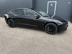 Black Tesla Model 3 2025 in Alytus, with an engine capacity of 0.00 L and mileage of 116 thousand km for 17800 €, photo 4 on AUTOMOTO.COM.LV