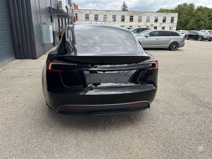 Black Tesla Model 3 2025 in Alytus, with an engine capacity of 0.00 L and mileage of 116 thousand km for 17800 €, photo 8 on AUTOMOTO.COM.LV