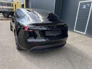 Black Tesla Model 3 2025 in Alytus, with an engine capacity of 0.00 L and mileage of 116 thousand km for 17800 €, photo 9 on AUTOMOTO.COM.LV