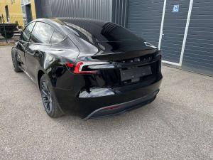 Black Tesla Model 3 2025 in Alytus, with an engine capacity of 0.00 L and mileage of 116 thousand km for 17800 €, photo 10 on AUTOMOTO.COM.LV