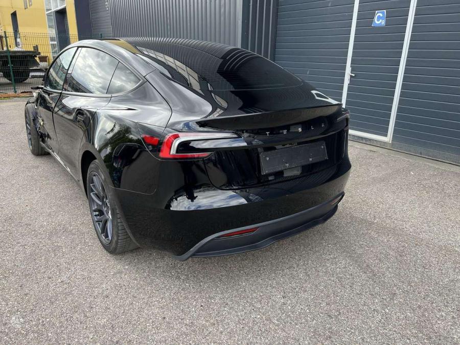 Black Tesla Model 3 2025 in Alytus, with an engine capacity of 0.00 L and mileage of 116 thousand km for 17800 €, photo 10 on AUTOMOTO.COM.LV