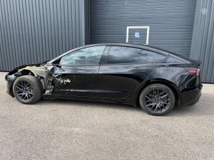 Black Tesla Model 3 2025 in Alytus, with an engine capacity of 0.00 L and mileage of 116 thousand km for 17800 €, photo 12 on AUTOMOTO.COM.LV