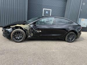 Black Tesla Model 3 2025 in Alytus, with an engine capacity of 0.00 L and mileage of 116 thousand km for 17800 €, photo 14 on AUTOMOTO.COM.LV