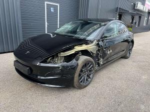 Black Tesla Model 3 2025 in Alytus, with an engine capacity of 0.00 L and mileage of 116 thousand km for 17800 €, photo 16 on AUTOMOTO.COM.LV