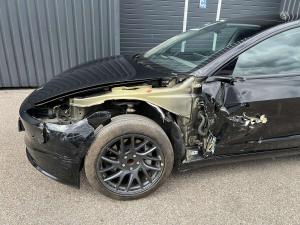 Black Tesla Model 3 2025 in Alytus, with an engine capacity of 0.00 L and mileage of 116 thousand km for 17800 €, photo 17 on AUTOMOTO.COM.LV