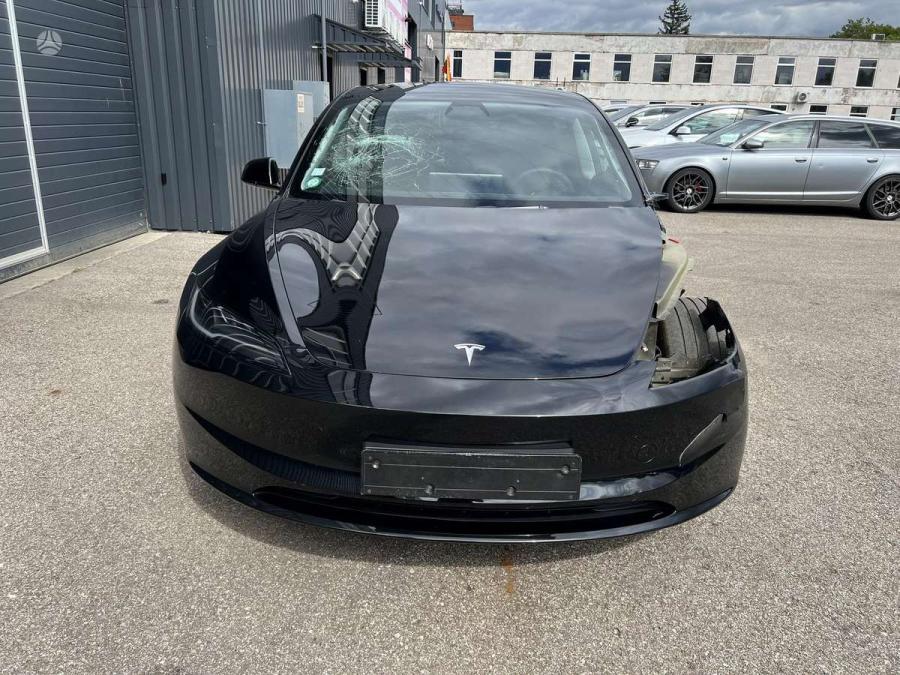 Black Tesla Model 3 2025 in Alytus, with an engine capacity of 0.00 L and mileage of 116 thousand km for 17800 €, photo 19 on AUTOMOTO.COM.LV