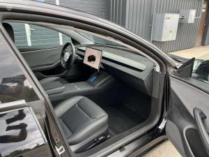 Black Tesla Model 3 2025 in Alytus, with an engine capacity of 0.00 L and mileage of 116 thousand km for 17800 €, photo 20 on AUTOMOTO.COM.LV
