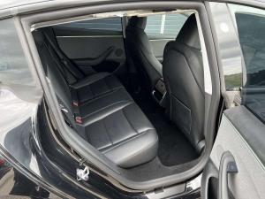 Black Tesla Model 3 2025 in Alytus, with an engine capacity of 0.00 L and mileage of 116 thousand km for 17800 €, photo 23 on AUTOMOTO.COM.LV