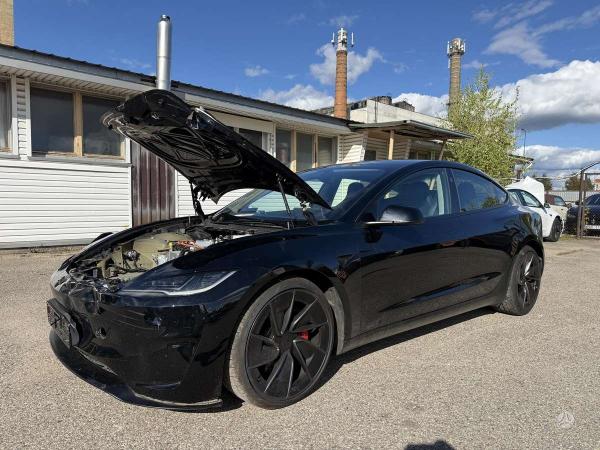 Melns Tesla Model 3 2025 Kauņa, ar dzinēja tilpumu 0.00 L un nobraukumu 23 tūkst. km par 28990 €, foto 1 vietnē AUTOMOTO.COM.LV