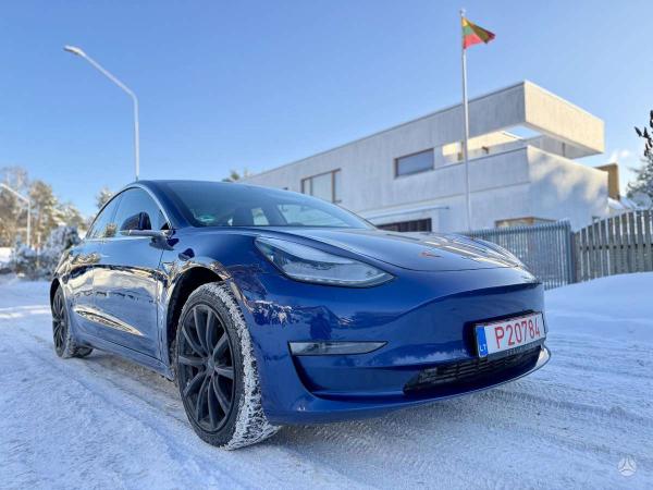 Zils Tesla Model 3 2019 Viļņa, ar dzinēja tilpumu 0.00 L un nobraukumu 241 tūkst. km par 13989 €, foto 1 vietnē AUTOMOTO.COM.LV