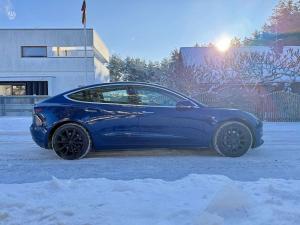 Blue Tesla Model 3 2019 in Vilnius, with an engine capacity of 0.00 L and mileage of 241 thousand km for 13989 €, photo 5 on AUTOMOTO.COM.LV