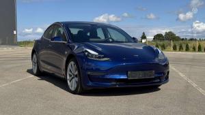 Blue Tesla Model 3 2020 in Vilnius, with an engine capacity of 0.00 L and mileage of 191 thousand km for 18500 €, photo  on AUTOMOTO.COM.LV