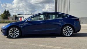 Blue Tesla Model 3 2020 in Vilnius, with an engine capacity of 0.00 L and mileage of 191 thousand km for 18500 €, photo 5 on AUTOMOTO.COM.LV