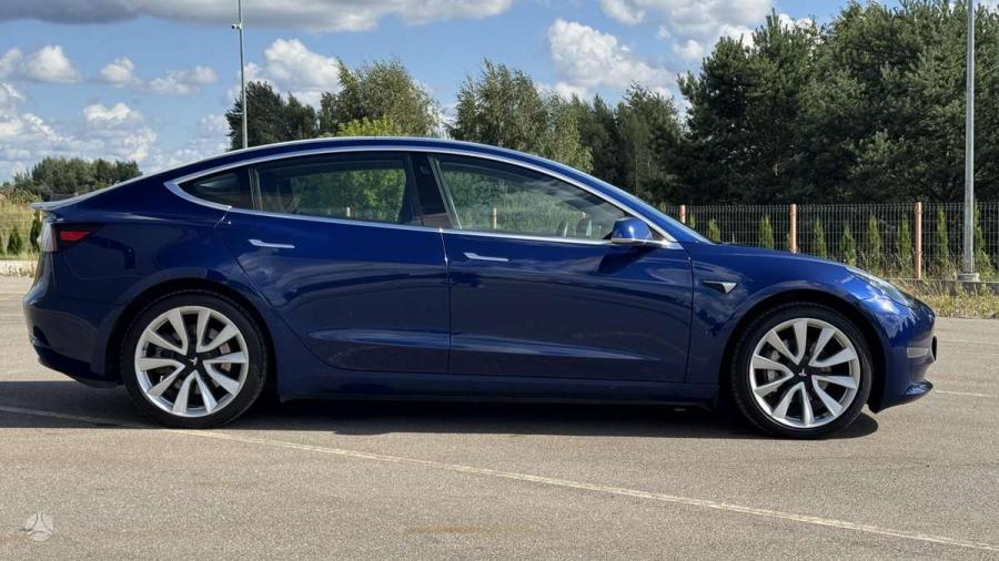 Blue Tesla Model 3 2020 in Vilnius, with an engine capacity of 0.00 L and mileage of 191 thousand km for 18500 €, photo 8 on AUTOMOTO.COM.LV