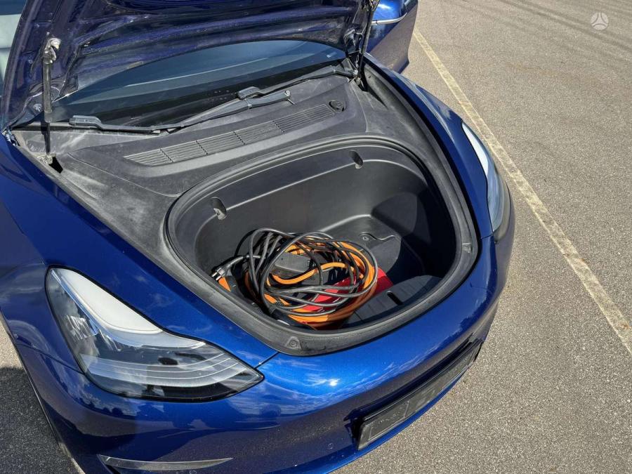 Blue Tesla Model 3 2020 in Vilnius, with an engine capacity of 0.00 L and mileage of 191 thousand km for 18500 €, photo 16 on AUTOMOTO.COM.LV