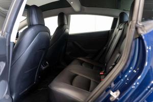 Blue Tesla Model 3 2021 in Vilnius, with an engine capacity of 0.00 L and mileage of 63 thousand km for 22500 €, photo 15 on AUTOMOTO.COM.LV