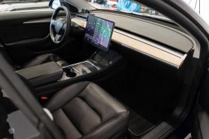 Blue Tesla Model 3 2021 in Vilnius, with an engine capacity of 0.00 L and mileage of 63 thousand km for 22500 €, photo 18 on AUTOMOTO.COM.LV