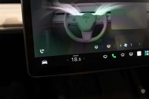 Blue Tesla Model 3 2021 in Vilnius, with an engine capacity of 0.00 L and mileage of 63 thousand km for 22500 €, photo 20 on AUTOMOTO.COM.LV