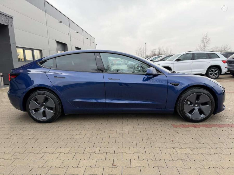 Zils Tesla Model 3 2022 Šauļi, ar dzinēja tilpumu 0.00 L un nobraukumu 63 tūkst. km par 25990 €, foto 3 vietnē AUTOMOTO.COM.LV