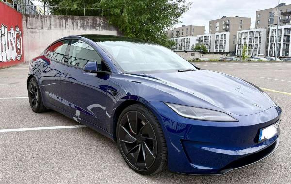 Zils Tesla Model 3 2025 Viļņa, ar dzinēja tilpumu 0.00 L un nobraukumu 8 tūkst. km par 43100 €, foto 1 vietnē AUTOMOTO.COM.LV
