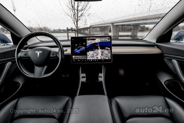 Blue Tesla Model 3 2019 in Parnu, with an engine capacity of 0.00 L and mileage of 84 thousand km for 25500 €, photo 11 on AUTOMOTO.COM.LV