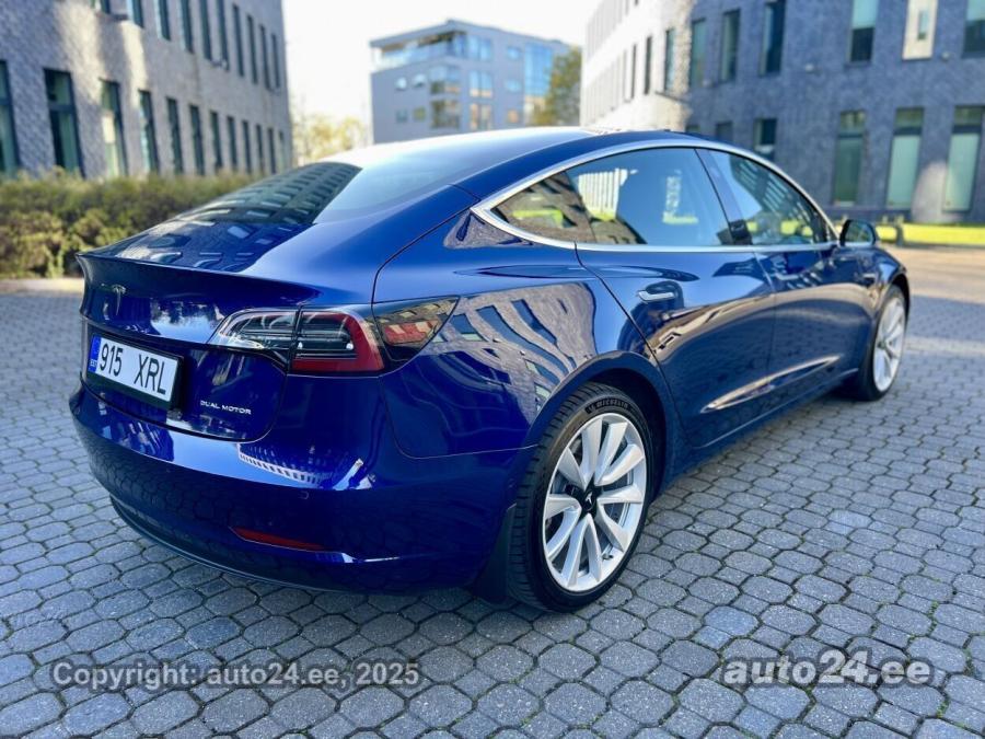 Blue Tesla Model 3 2019 in Tartu, with an engine capacity of 0.00 L and mileage of 140 thousand km for 23999 €, photo 2 on AUTOMOTO.COM.LV