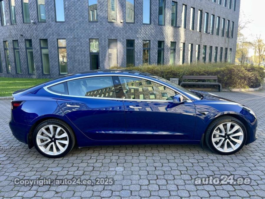 Blue Tesla Model 3 2019 in Tartu, with an engine capacity of 0.00 L and mileage of 140 thousand km for 23999 €, photo 4 on AUTOMOTO.COM.LV