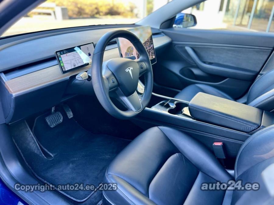 Blue Tesla Model 3 2019 in Tartu, with an engine capacity of 0.00 L and mileage of 140 thousand km for 23999 €, photo 9 on AUTOMOTO.COM.LV