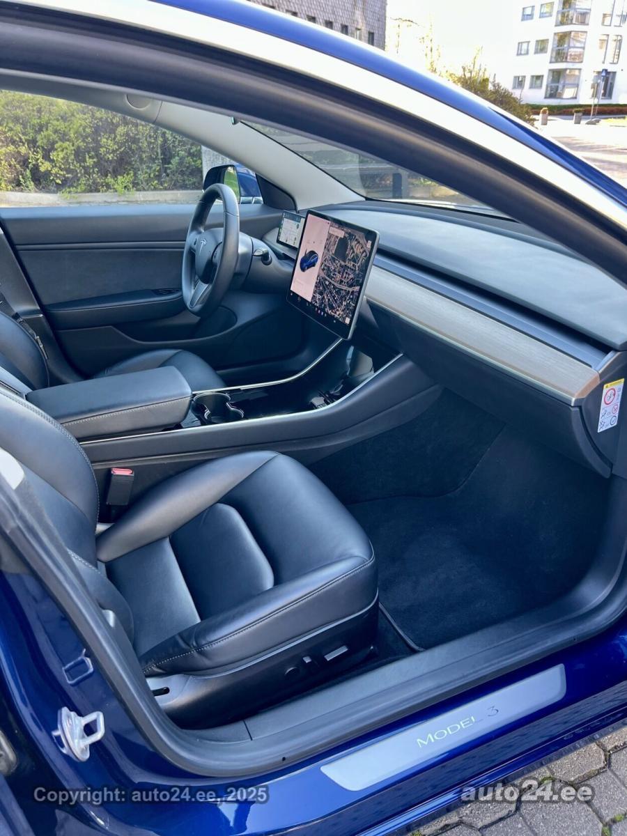 Blue Tesla Model 3 2019 in Tartu, with an engine capacity of 0.00 L and mileage of 140 thousand km for 23999 €, photo 10 on AUTOMOTO.COM.LV