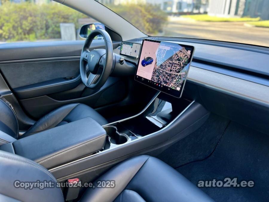 Blue Tesla Model 3 2019 in Tartu, with an engine capacity of 0.00 L and mileage of 140 thousand km for 23999 €, photo 11 on AUTOMOTO.COM.LV