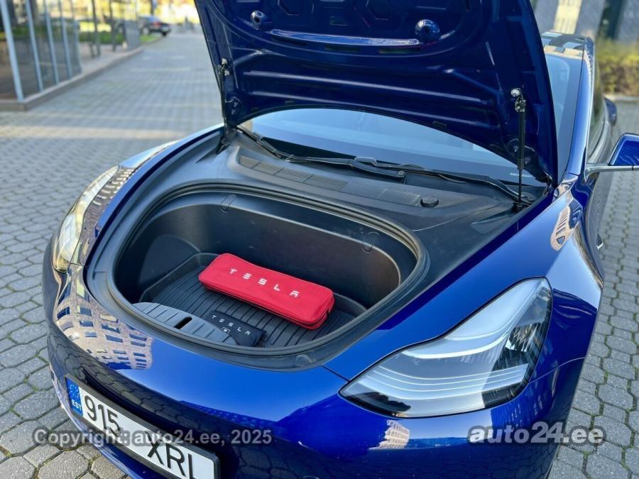 Blue Tesla Model 3 2019 in Tartu, with an engine capacity of 0.00 L and mileage of 140 thousand km for 23999 €, photo 23 on AUTOMOTO.COM.LV