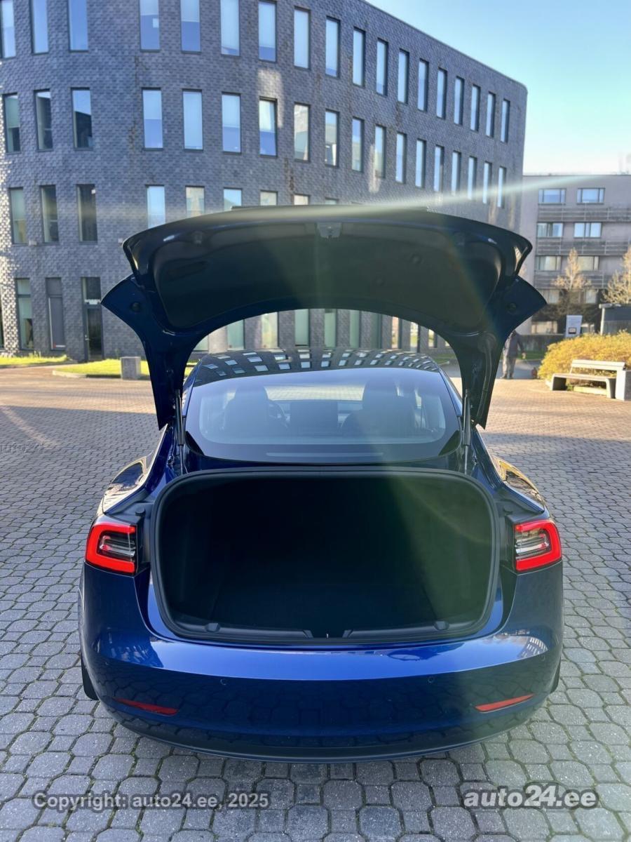 Blue Tesla Model 3 2019 in Tartu, with an engine capacity of 0.00 L and mileage of 140 thousand km for 23999 €, photo 24 on AUTOMOTO.COM.LV