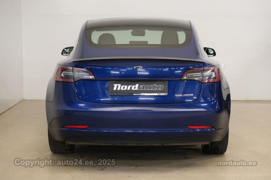 Blue Tesla Model 3 2019 in Tallinn, with an engine capacity of 0.00 L and mileage of 158 thousand km for 22900 €, photo 4 on AUTOMOTO.COM.LV