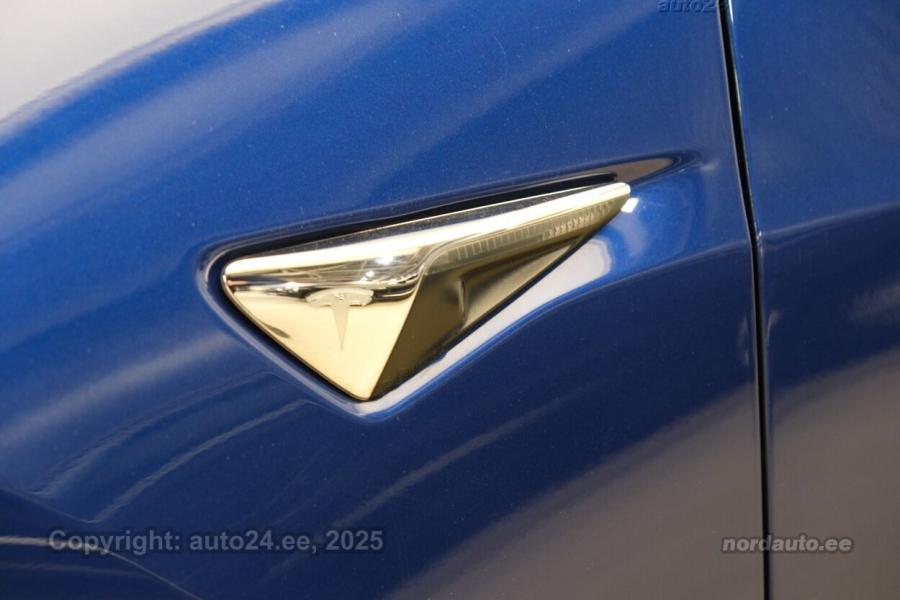 Blue Tesla Model 3 2019 in Tallinn, with an engine capacity of 0.00 L and mileage of 158 thousand km for 22900 €, photo 8 on AUTOMOTO.COM.LV