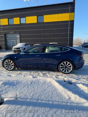 Blue Tesla Model 3 2019 in Tallinn, with an engine capacity of 0.00 L and mileage of 104 thousand km for 23499 €, photo 5 on AUTOMOTO.COM.LV